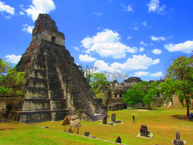 Entdecken Sie die Ruinen von Tikal mit Puraventura