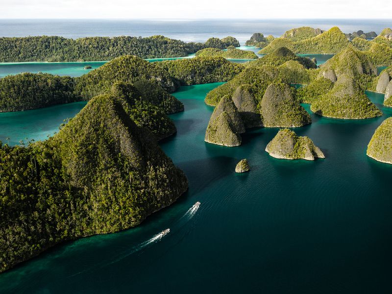 Wayag Island Diving Cruise | DiveIndonesia.com