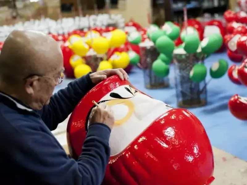 Daruma Painting Workshop | Japaventura