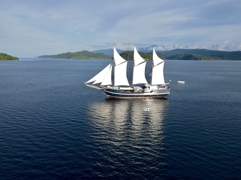 Luxury Liveaboards in Indonesia | DiveIndonesia.com