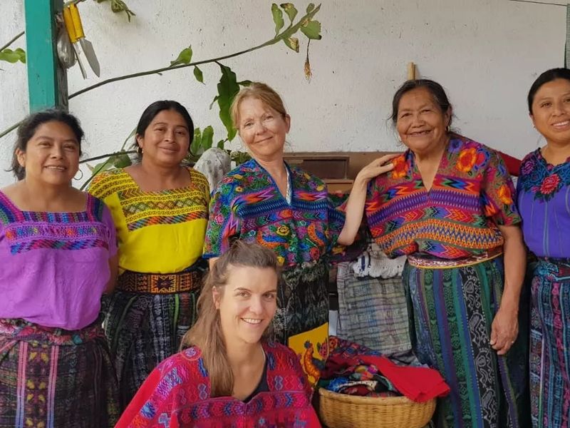 Women fighting invasion of industrial manufacturing of textiles in ...