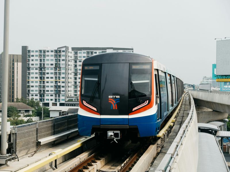 Le Skytrain de Bangkok (BTS) : La ligne de vie au-dessus de la ville