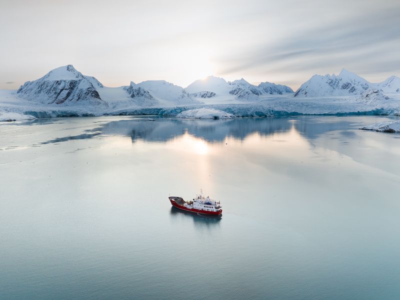 Vikingfjord: Natural Wonders of Svalbard Photography Tour | Polartours
